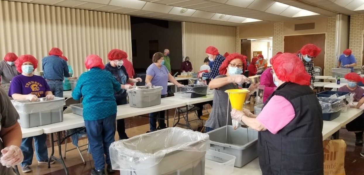 Four congregations come together to pack meals for Ukraine - Northern ...
